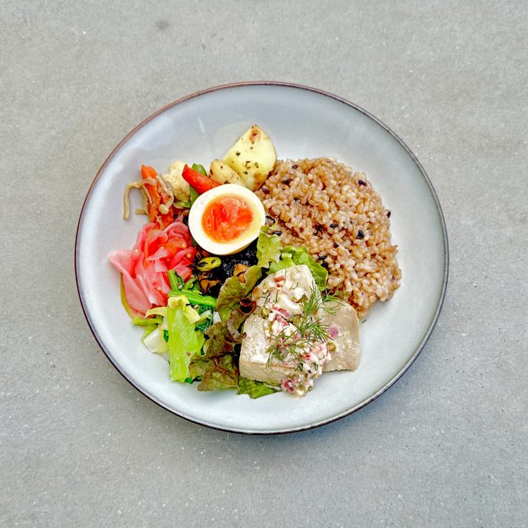 今月のukafeのfish弁当は大人気のマグロのハーブタルタルが復活！ | トータルビューティーカンパニー uka